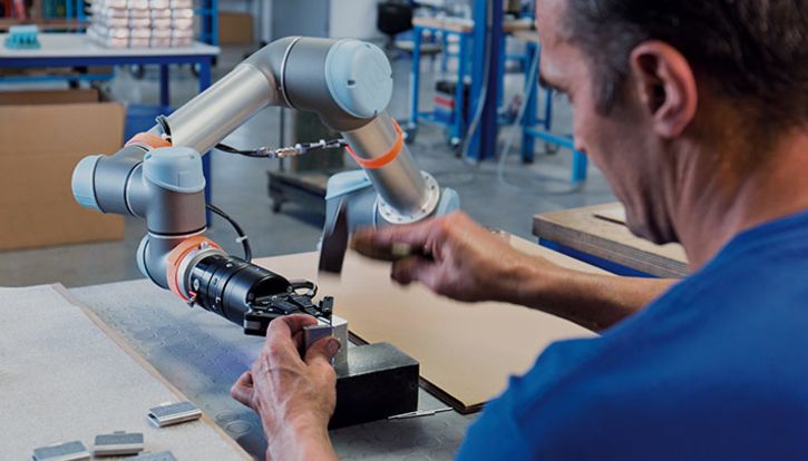 How You Can Use Collaborative Robots | Van Meter Inc.